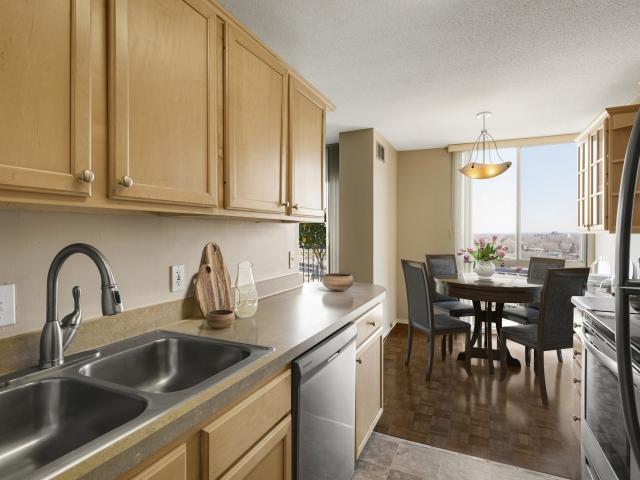 3 BR, 2 BA Apartment 6400 Barrie Road Unit 0600, Minneapolis, MN 55435