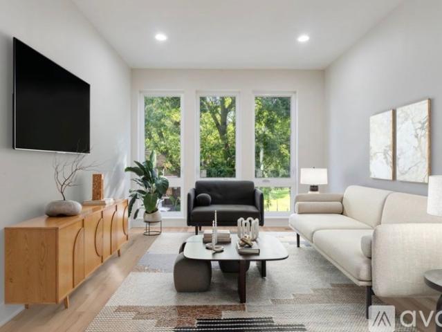 3 BR, 2 BA Apartment 6404 South Vernon Avenue, Unit 2, Chicago, IL 60637