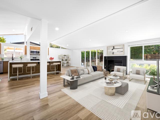 3 BR, 2 BA Apartment 6445 Oakdale Ave, Los Angeles, CA 91367
