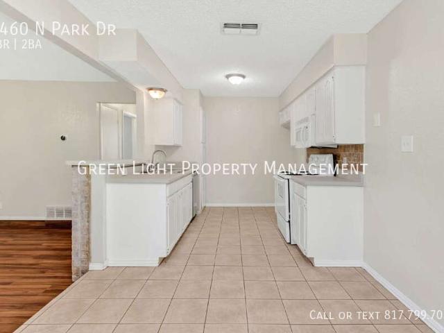 3 BR, 2 BA Apartment 6460 N Park Dr, Watauga, TX 76148