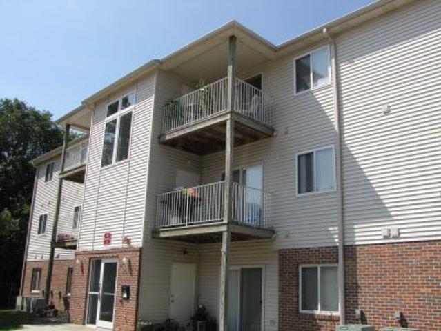 3 BR, 2 BA Apartment 649 Parkwild Dr Council Bluffs, IA 51503