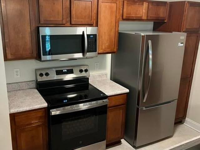 3 BR, 2 BA Apartment 64 Foxden Dr, Fletcher, NC 28732