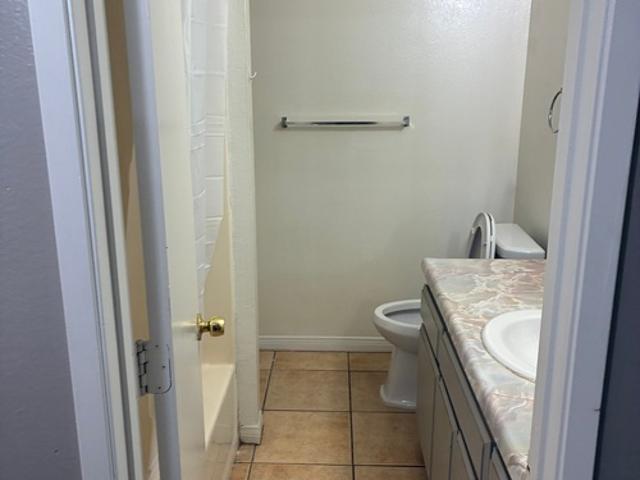 3 BR, 2 BA Apartment 6516 Mohawk Street Unit C, Unit A, Bakersfield, CA 93308