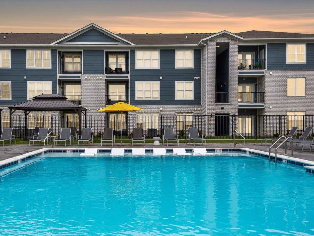 3 BR, 2 BA Apartment 6580 E County Line Road Unit 1345 109, Greenwood, IN 46143