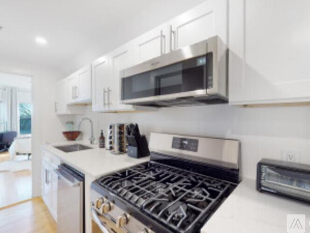 3 BR, 2 BA Apartment 659 South St, Unit 3, Waltham, MA 02453