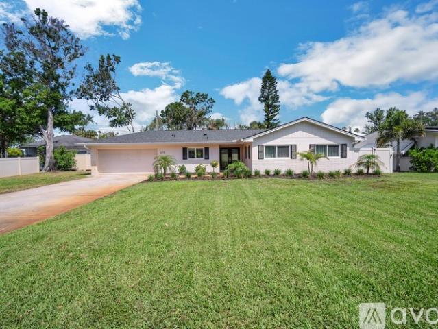 3 BR, 2 BA Apartment 675 Villa Grande Avenue South, St. Petersburg, FL 33707