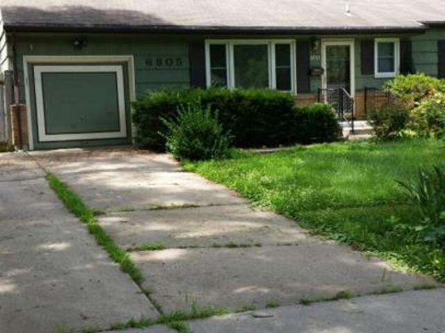 3 BR, 2 BA Apartment 6805 Fairlane, Kansas City, MO 64134