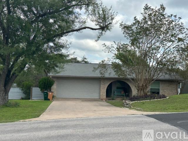 3 BR, 2 BA Apartment 6805 Silvermine Drive, Austin, TX 78736