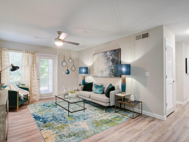 3 BR, 2 BA Apartment 6820 West Hillsborough Avenue Unit 301, Tampa, FL 33634