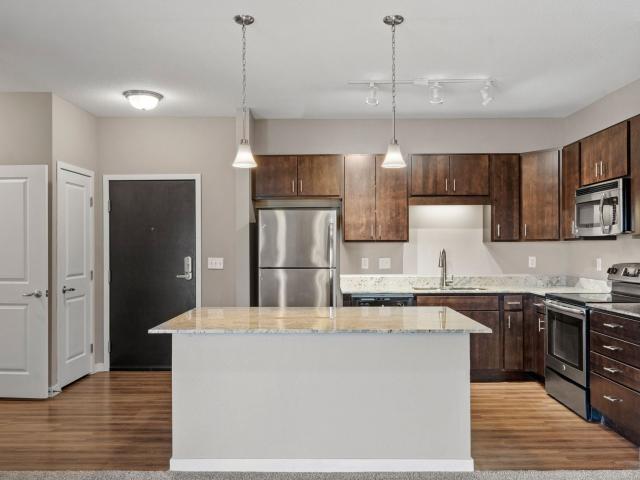 3 BR, 2 BA Apartment 6859 152nd St W Unit 220, Saint Paul, MN 55124