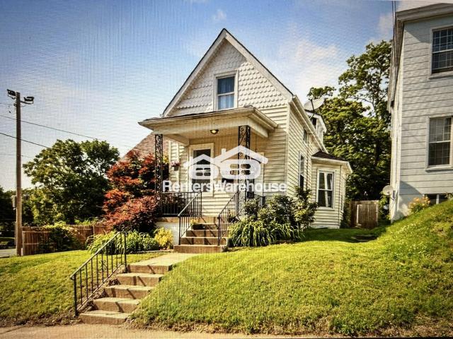 3 BR, 2 BA Apartment 6937 Plateau Ave, Saint Louis, MO 63139