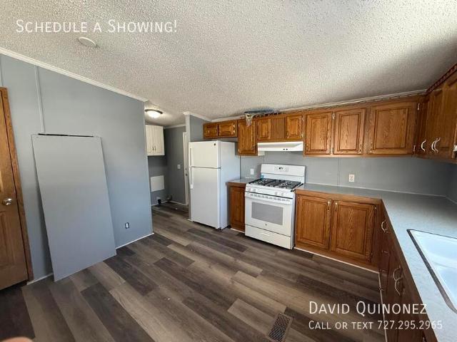 3 BR, 2 BA Apartment 6944 Country Lane, Belleville, MI 48111