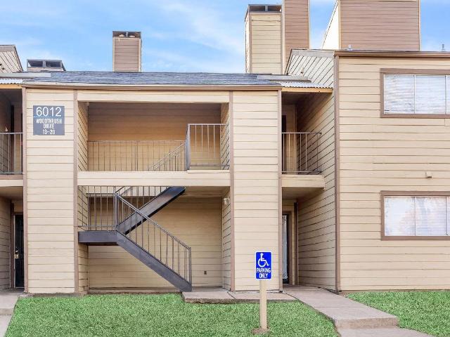 3 BR, 2 BA Apartment 6000 Boca Raton Blvd Fort Worth, TX 76112
