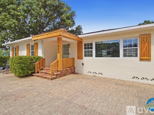 3 BR, 2 BA Apartment 600 30th St N, St. Petersburg, FL 33713