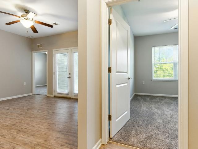 3 BR, 2 BA Apartment 6015 Bristol Bluffs Circle, Louisville, KY 40299