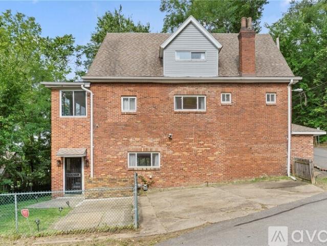 3 BR, 2 BA Apartment 6026 Sawyer St, Pittsburgh, PA 15201