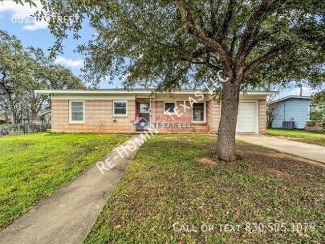 3 BR, 2 BA Apartment 602 C Street, Floresville, TX 78114
