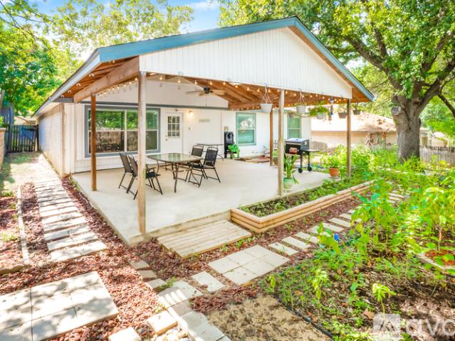 3 BR, 2 BA Apartment 6039 John Chapman, San Antonio, TX 78240
