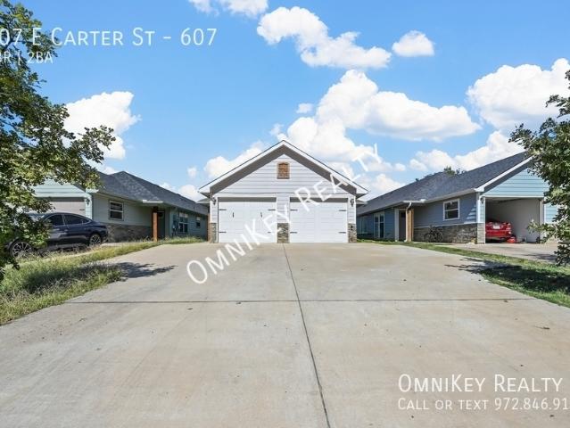 3 BR, 2 BA Apartment 607 E Carter St, Sherman, TX 75090