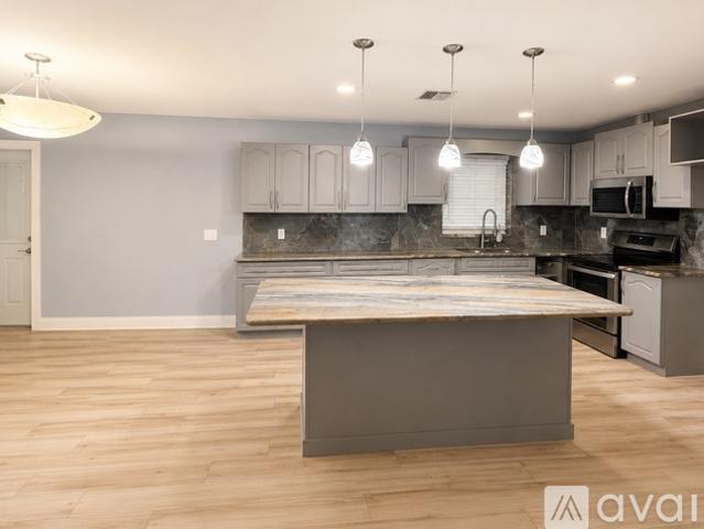 3 BR, 2 BA Apartment 605 Red Robin Road, Seffner, FL 33584