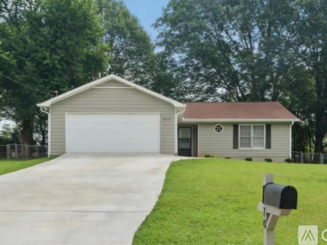 3 BR, 2 BA Apartment 7022 Duchamp Dr, Charlotte, NC 28215