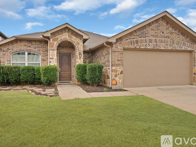 3 BR, 2 BA Apartment 608 Crazy Horse Drive, Aubrey, TX 76227