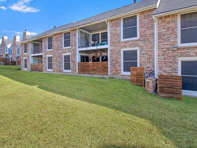 3 BR, 2 BA Apartment 6100 Glenview Drive Unit 12 95, North Richland Hills, TX 76180