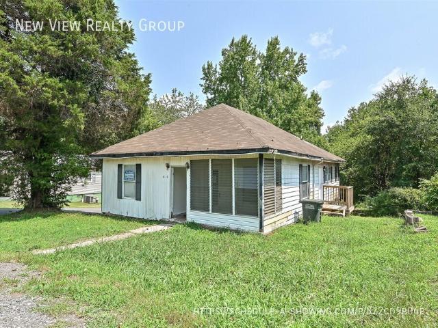 3 BR, 2 BA Apartment 610 N Pear St, Gastonia, NC 28054