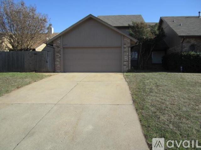 3 BR, 2 BA Apartment 6124 Gaelic Glen Dr, Oklahoma City, OK 73142