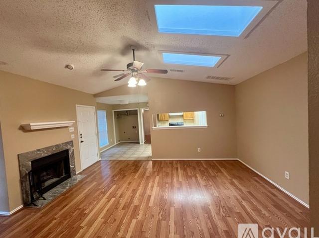 3 BR, 2 BA Apartment 617 Luther Drive, Unit B, Georgetown, TX 78628