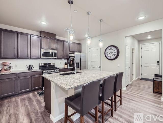3 BR, 2 BA Apartment 6153 North Ceylon Street, Unit Unit 2202, Denver, CO 80249