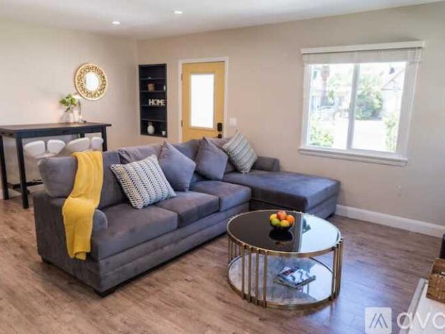 3 BR, 2 BA Apartment 6156 Morella Avenue, Los Angeles, CA 91606