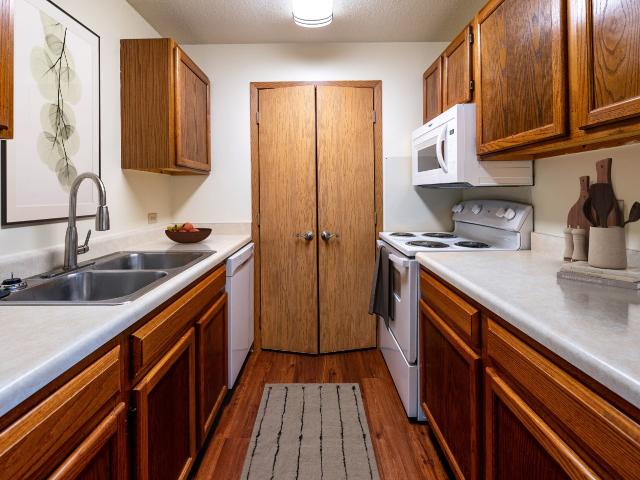 3 BR, 2 BA Apartment 615 619 17th Ave NW Unit 3214, Altoona, IA 50009