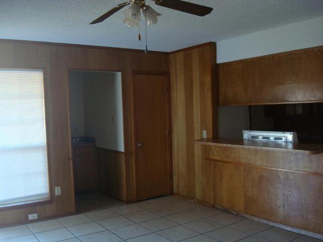 3 BR, 2 BA Apartment 615 East Renfro Street, Burleson, TX 76028