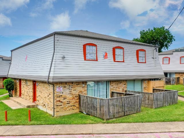3 BR, 2 BA Apartment 6161 Trail Glen Drive Unit 5 05 2139, Dallas, TX 75217