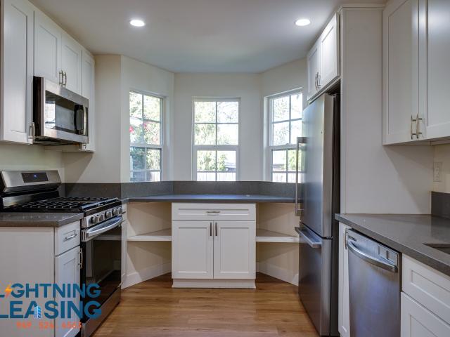 3 BR, 2 BA Apartment 6182 Yolanda Ave, Tarzana, CA 91335