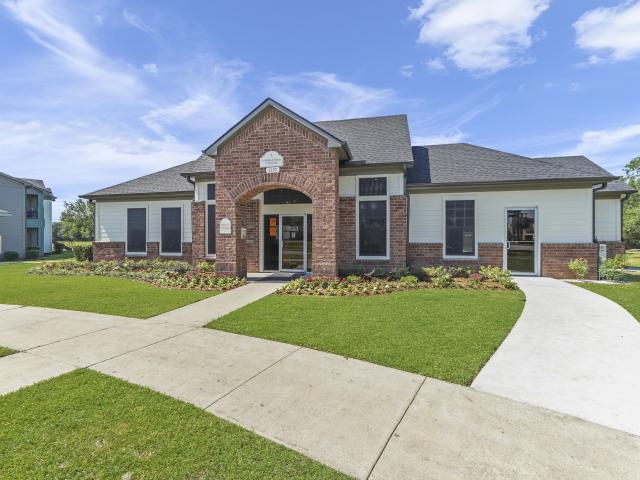 3 BR, 2 BA Apartment 6195 N Major Dr Unit 10 1003, Beaumont, TX 77713