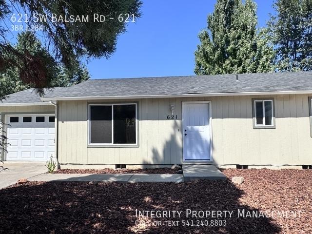 3 BR, 2 BA Apartment 621 SW Balsam Rd, Grants Pass, OR 97526