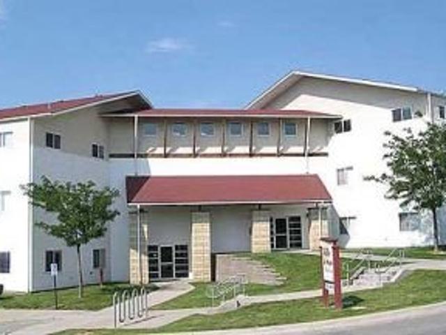 3 BR, 2 BA Apartment 6250 Ville De Sante Dr Omaha, NE 68104