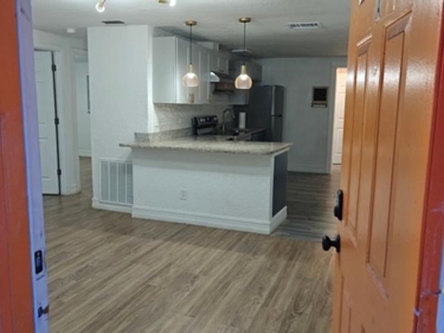 3 BR, 2 BA Apartment 626 9th Ave W, Palmetto, FL 34221