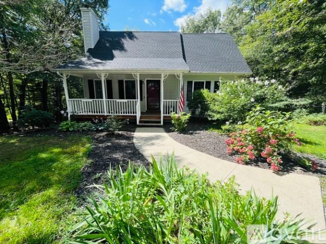 3 BR, 2 BA Apartment 626 Pendleton Hill Road, Voluntown, CT 06384