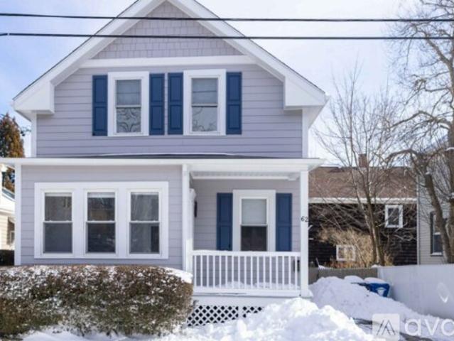 3 BR, 2 BA Apartment 62 Roseneath Ave, Newport, RI 02840