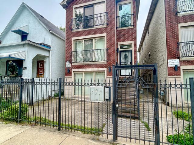 3 BR, 2 BA Apartment 6344 S Rhodes 3, Chicago, IL 60637