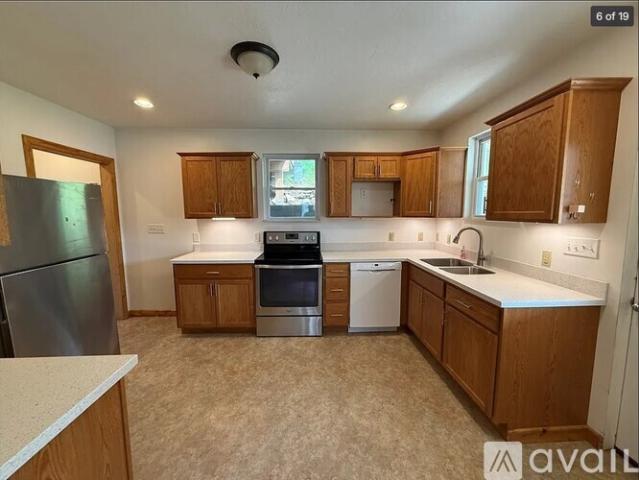 3 BR, 2 BA Apartment 635 Valley St, Oakmont, PA 15139