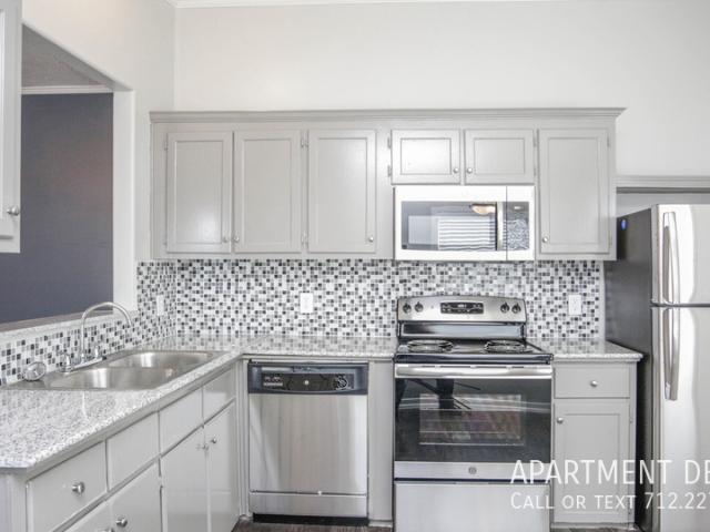 3 BR, 2 BA Apartment 635 Summer Park DrÂ, Stafford, TX 77477