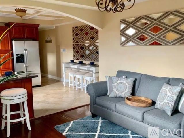 3 BR, 2 BA Apartment 6 Marlborough Gate Pl, Unit A, New Orleans, LA 70115