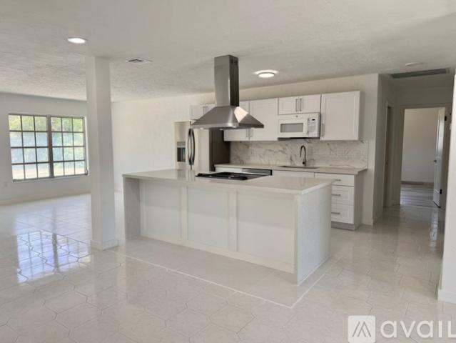 3 BR, 2 BA Apartment 7425 Curtiss Avenue, Sarasota, FL 34231