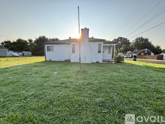 3 BR, 2 BA Apartment 74 Holland Ave, Jackson, TN 38301