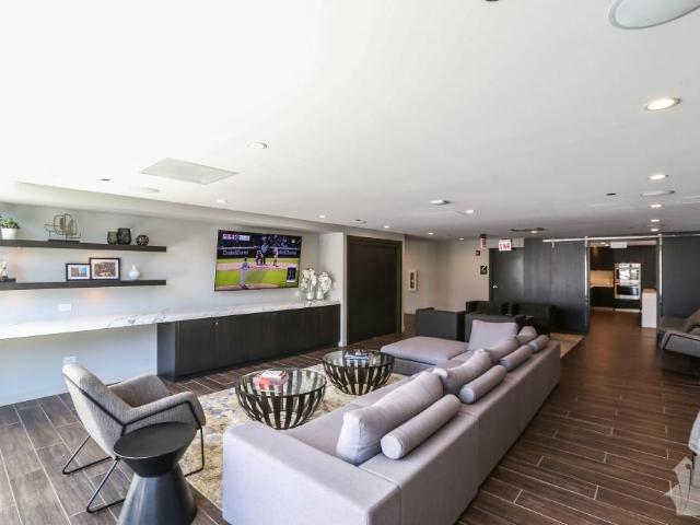 3 BR, 2 BA Apartment 750 North Hudson Ave, Chicago, IL 60654