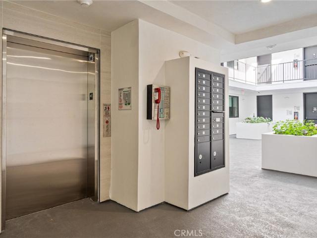 3 BR, 2 BA Apartment 7510 Sepulveda Boulevard, Van Nuys, CA 91405